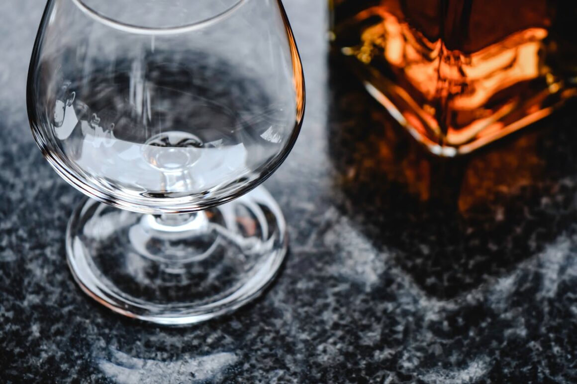Tout le monde connaît le brandy… mais qui sait vraiment ce que c’est